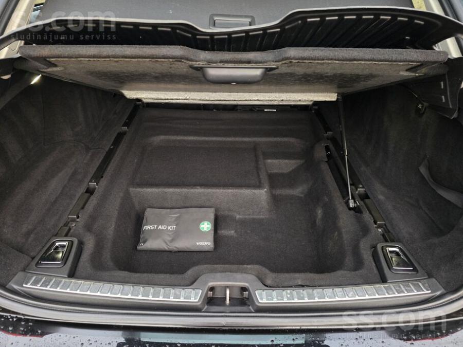 Melns Volvo V90 2019 Ogre, ar dzinēja tilpumu 2.00 L un nobraukumu 270 tūkst. km par 13400 €, foto 29 vietnē AUTOMOTO.COM.LV