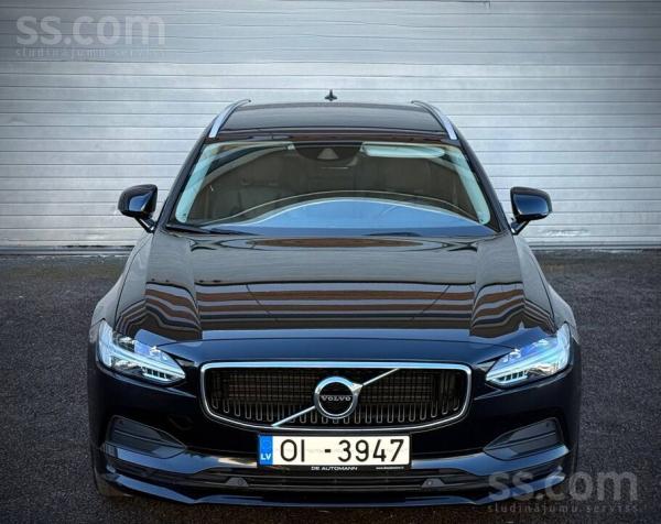 Black Volvo V90 2019 in Riga, with an engine capacity of 2.00 L and mileage of 230 thousand km for 17500 €, photo 3 on AUTOMOTO.COM.LV