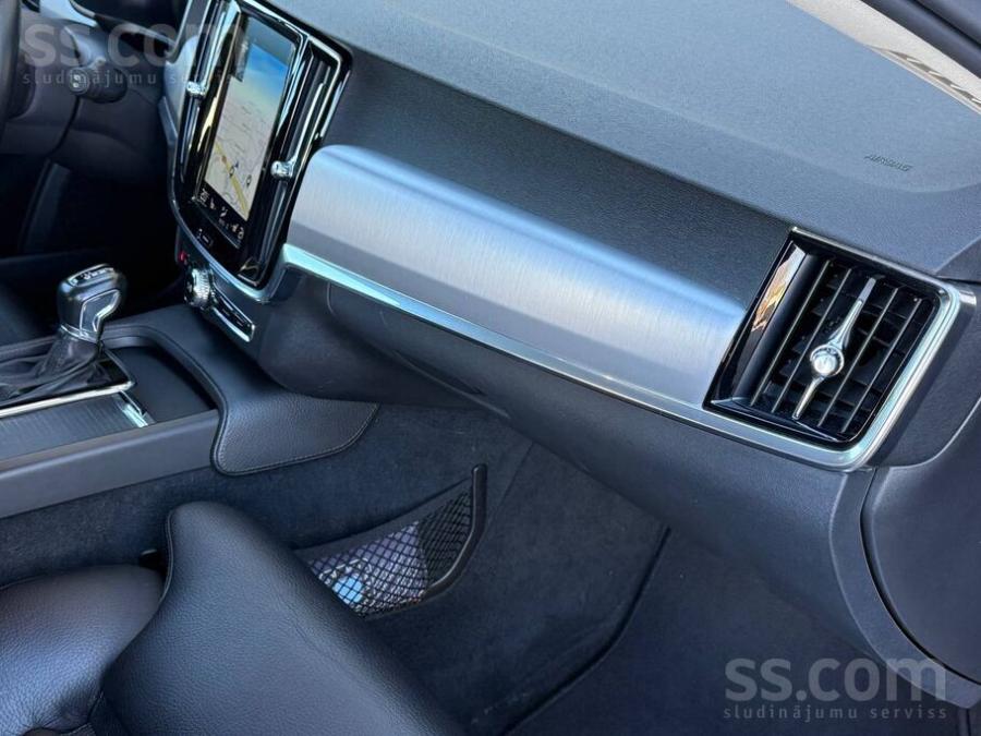 Melns Volvo V90 2019 Rīga, ar dzinēja tilpumu 2.00 L un nobraukumu 230 tūkst. km par 17500 €, foto 15 vietnē AUTOMOTO.COM.LV