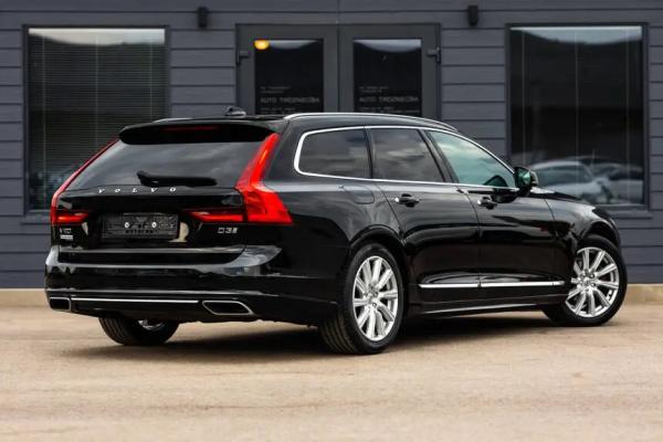 Melns Volvo V90 2019 Jelgava, ar dzinēja tilpumu 2.00 L un nobraukumu 198 tūkst. km par 19850 €, foto 4 vietnē AUTOMOTO.COM.LV