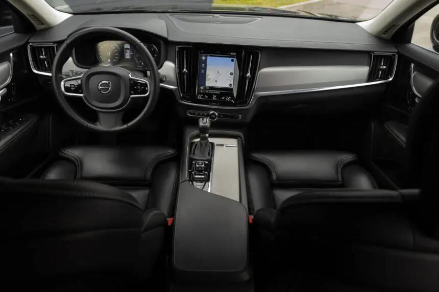 Melns Volvo V90 2019 Jelgava, ar dzinēja tilpumu 2.00 L un nobraukumu 198 tūkst. km par 19850 €, foto 9 vietnē AUTOMOTO.COM.LV