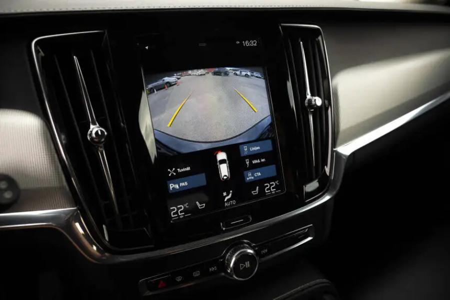 Melns Volvo V90 2019 Jelgava, ar dzinēja tilpumu 2.00 L un nobraukumu 198 tūkst. km par 19850 €, foto 16 vietnē AUTOMOTO.COM.LV