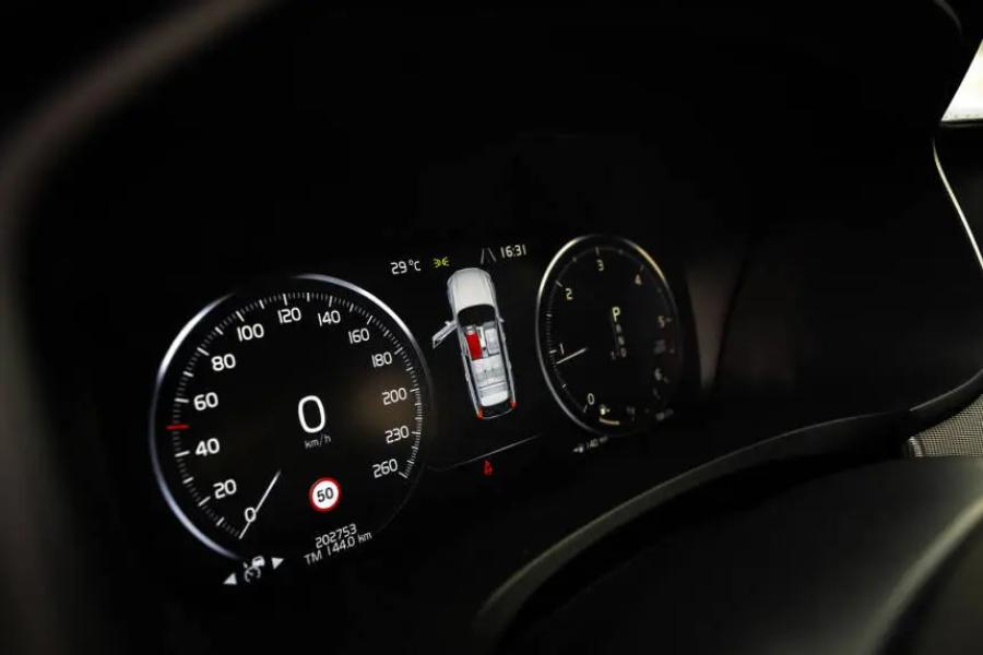 Melns Volvo V90 2019 Jelgava, ar dzinēja tilpumu 2.00 L un nobraukumu 198 tūkst. km par 19850 €, foto 19 vietnē AUTOMOTO.COM.LV