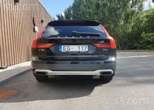 Black Volvo V90 2019 in Riga, with an engine capacity of 2.00 L and mileage of 147 thousand km for 22500 €, photo 7 on AUTOMOTO.COM.LV
