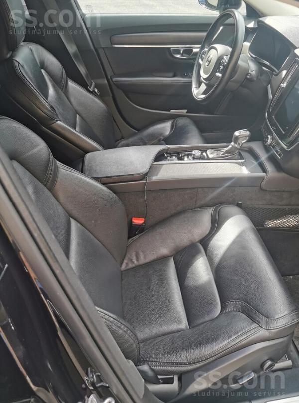 Black Volvo V90 2019 in Riga, with an engine capacity of 2.00 L and mileage of 147 thousand km for 22500 €, photo 8 on AUTOMOTO.COM.LV