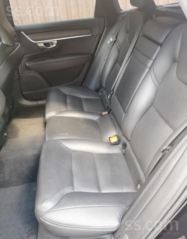 Black Volvo V90 2019 in Riga, with an engine capacity of 2.00 L and mileage of 147 thousand km for 22500 €, photo 9 on AUTOMOTO.COM.LV