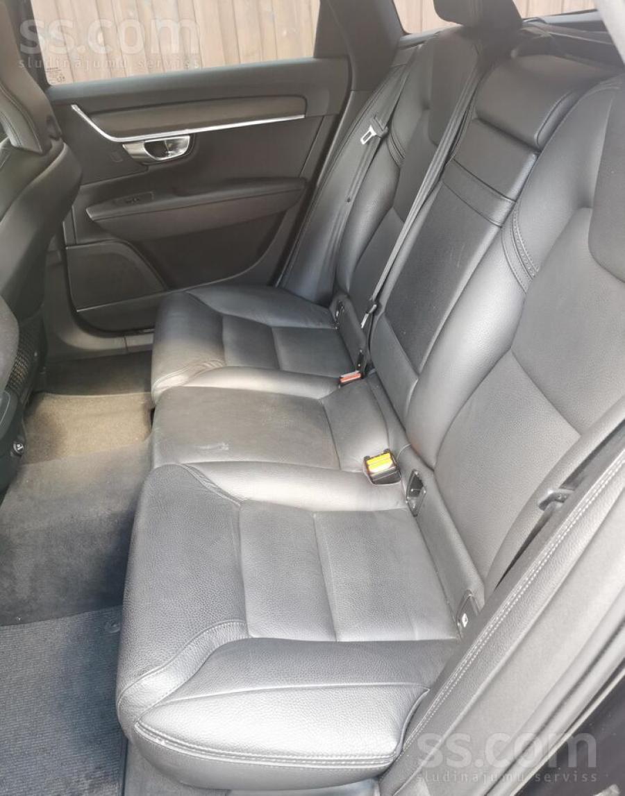 Black Volvo V90 2019 in Riga, with an engine capacity of 2.00 L and mileage of 147 thousand km for 22500 €, photo 10 on AUTOMOTO.COM.LV