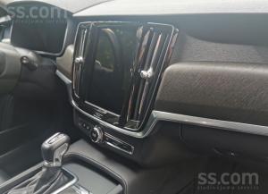 Black Volvo V90 2019 in Riga, with an engine capacity of 2.00 L and mileage of 147 thousand km for 22500 €, photo 12 on AUTOMOTO.COM.LV