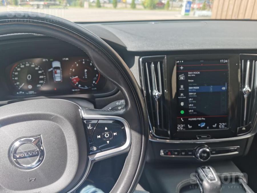 Black Volvo V90 2019 in Riga, with an engine capacity of 2.00 L and mileage of 147 thousand km for 22500 €, photo 13 on AUTOMOTO.COM.LV