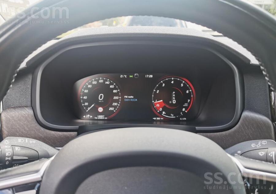 Black Volvo V90 2019 in Riga, with an engine capacity of 2.00 L and mileage of 147 thousand km for 22500 €, photo 14 on AUTOMOTO.COM.LV