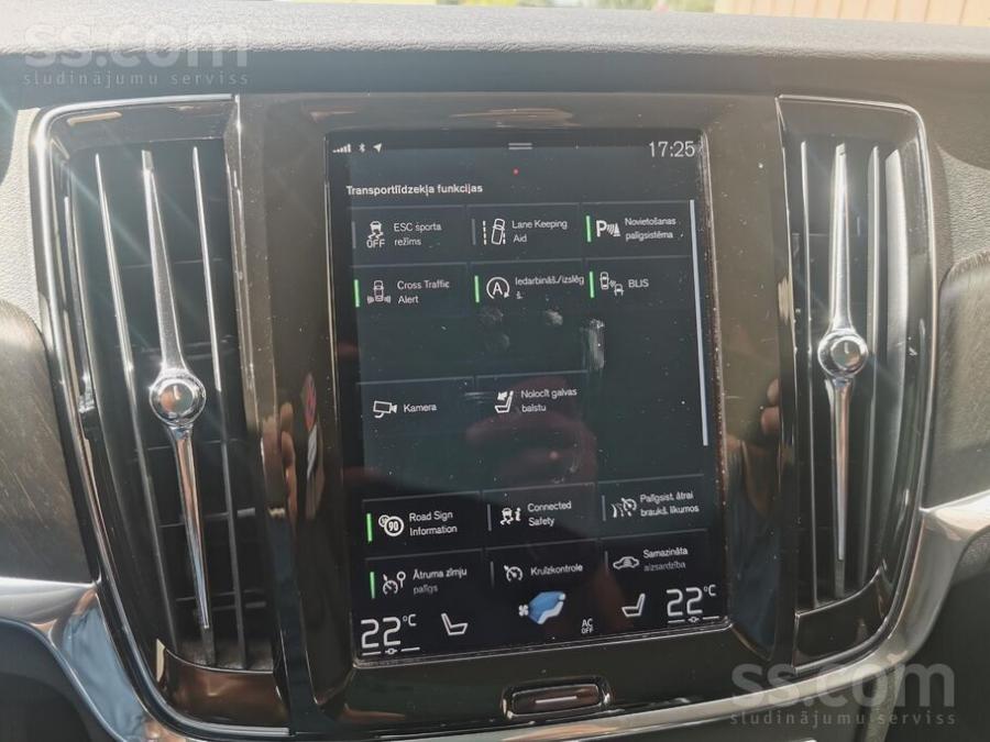 Black Volvo V90 2019 in Riga, with an engine capacity of 2.00 L and mileage of 147 thousand km for 22500 €, photo 15 on AUTOMOTO.COM.LV