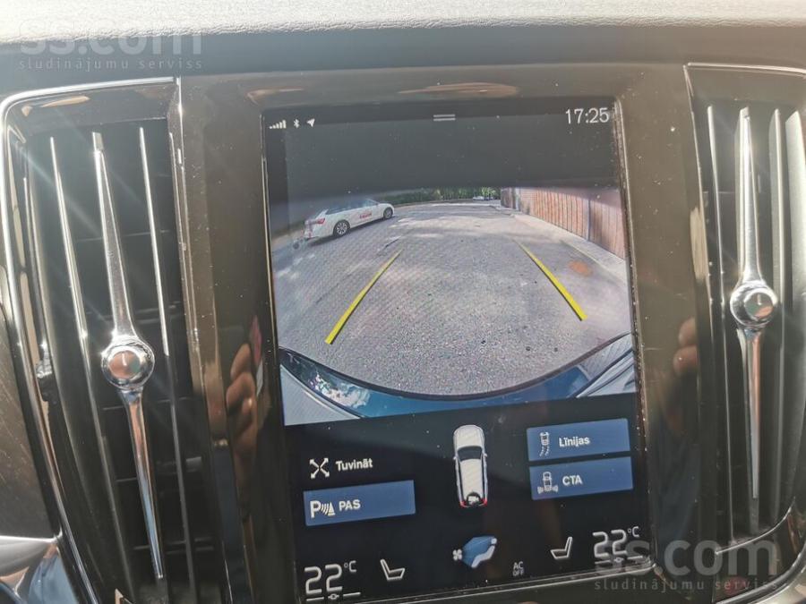 Black Volvo V90 2019 in Riga, with an engine capacity of 2.00 L and mileage of 147 thousand km for 22500 €, photo 16 on AUTOMOTO.COM.LV