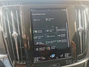 Black Volvo V90 2019 in Riga, with an engine capacity of 2.00 L and mileage of 147 thousand km for 22500 €, photo 17 on AUTOMOTO.COM.LV