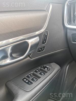 Black Volvo V90 2019 in Riga, with an engine capacity of 2.00 L and mileage of 147 thousand km for 22500 €, photo 18 on AUTOMOTO.COM.LV