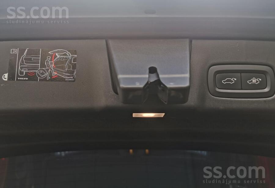Black Volvo V90 2019 in Riga, with an engine capacity of 2.00 L and mileage of 147 thousand km for 22500 €, photo 20 on AUTOMOTO.COM.LV