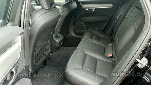 Black Volvo V90 2019 in Tallinn, with an engine capacity of 2.00 L and mileage of 256 thousand km for 15500 €, photo 8 on AUTOMOTO.COM.LV