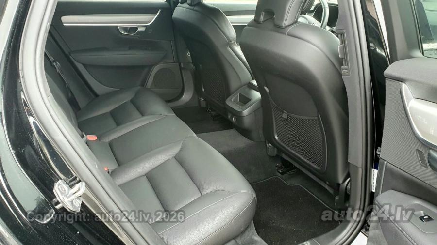 Black Volvo V90 2019 in Tallinn, with an engine capacity of 2.00 L and mileage of 256 thousand km for 15500 €, photo 16 on AUTOMOTO.COM.LV