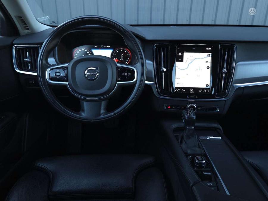 Melns Volvo V90 2019 Kauņa, ar dzinēja tilpumu 2.00 L un nobraukumu 270 tūkst. km par 16450 €, foto 18 vietnē AUTOMOTO.COM.LV