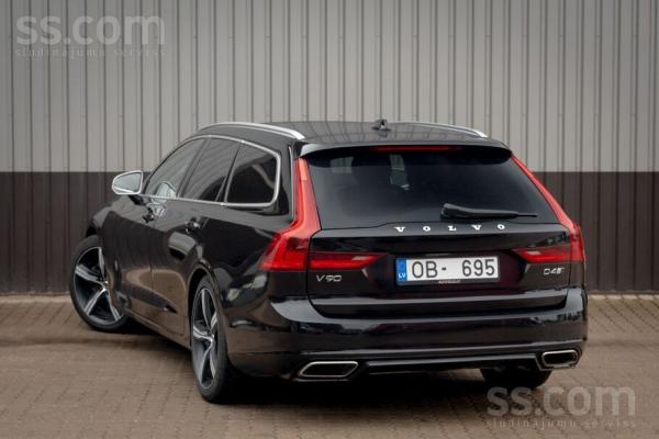 Black Volvo V90 2019 in Talsi, with an engine capacity of 2.00 L and mileage of 308 thousand km for 14950 €, photo 4 on AUTOMOTO.COM.LV