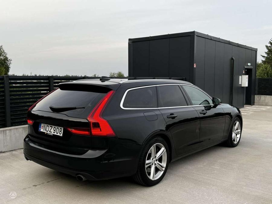 Melns Volvo V90 2019 Viļņa, ar dzinēja tilpumu 1.99 L un nobraukumu 500 tūkst. km par 8300 €, foto 10 vietnē AUTOMOTO.COM.LV
