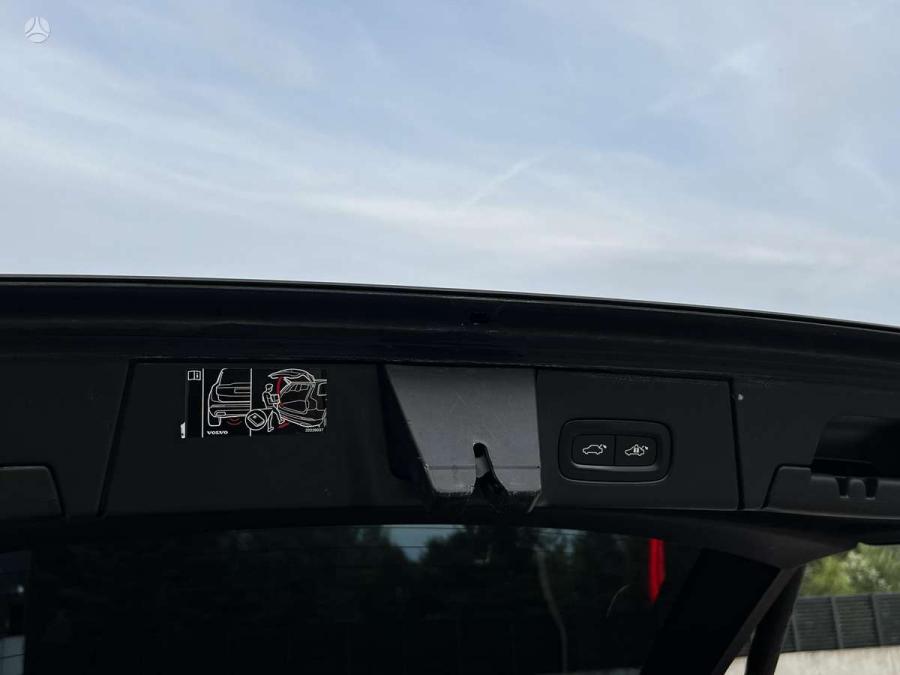 Melns Volvo V90 2019 Viļņa, ar dzinēja tilpumu 1.99 L un nobraukumu 500 tūkst. km par 8300 €, foto 14 vietnē AUTOMOTO.COM.LV