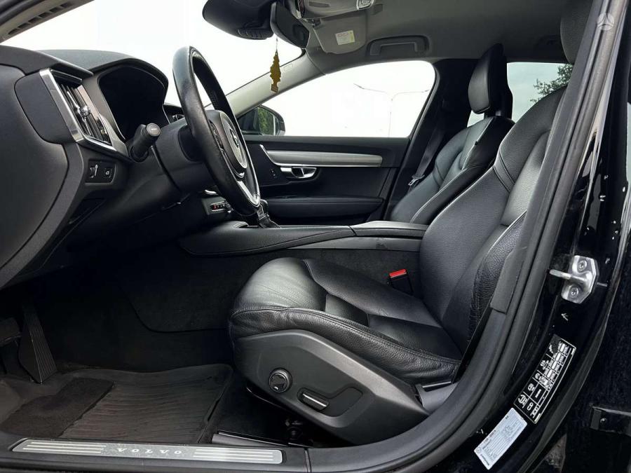 Melns Volvo V90 2019 Viļņa, ar dzinēja tilpumu 1.99 L un nobraukumu 500 tūkst. km par 8300 €, foto 17 vietnē AUTOMOTO.COM.LV