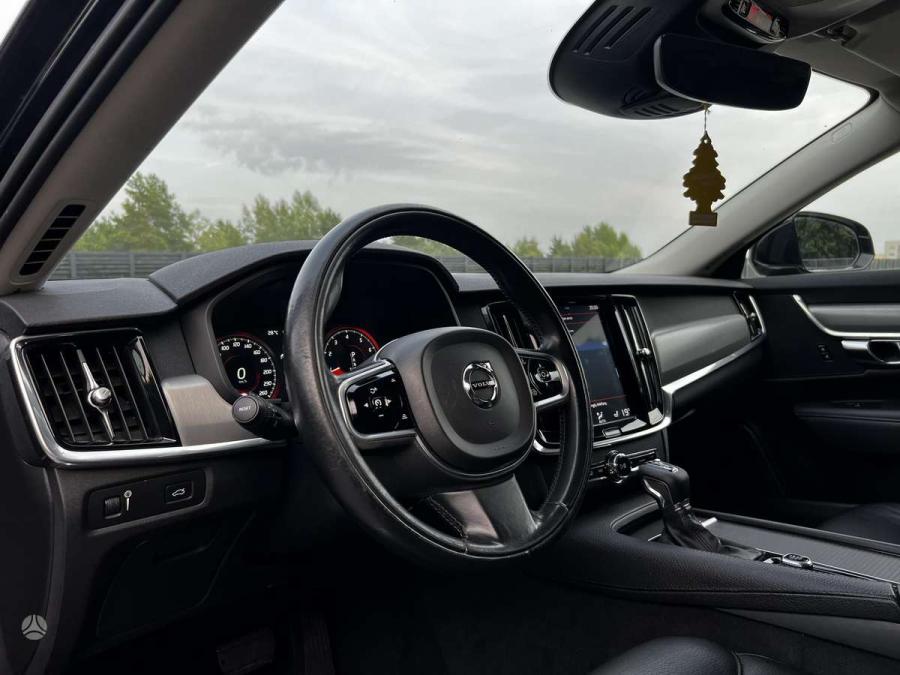 Melns Volvo V90 2019 Viļņa, ar dzinēja tilpumu 1.99 L un nobraukumu 500 tūkst. km par 8300 €, foto 19 vietnē AUTOMOTO.COM.LV