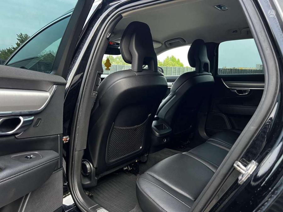 Melns Volvo V90 2019 Viļņa, ar dzinēja tilpumu 1.99 L un nobraukumu 500 tūkst. km par 8300 €, foto 22 vietnē AUTOMOTO.COM.LV