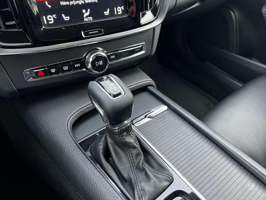 Melns Volvo V90 2019 Viļņa, ar dzinēja tilpumu 1.99 L un nobraukumu 500 tūkst. km par 8300 €, foto 23 vietnē AUTOMOTO.COM.LV
