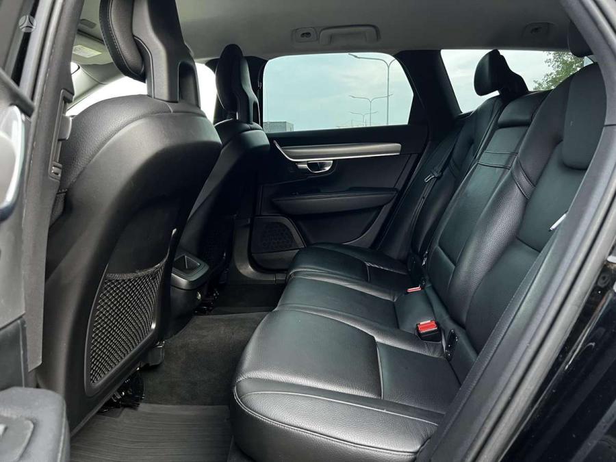 Melns Volvo V90 2019 Viļņa, ar dzinēja tilpumu 1.99 L un nobraukumu 500 tūkst. km par 8300 €, foto 24 vietnē AUTOMOTO.COM.LV