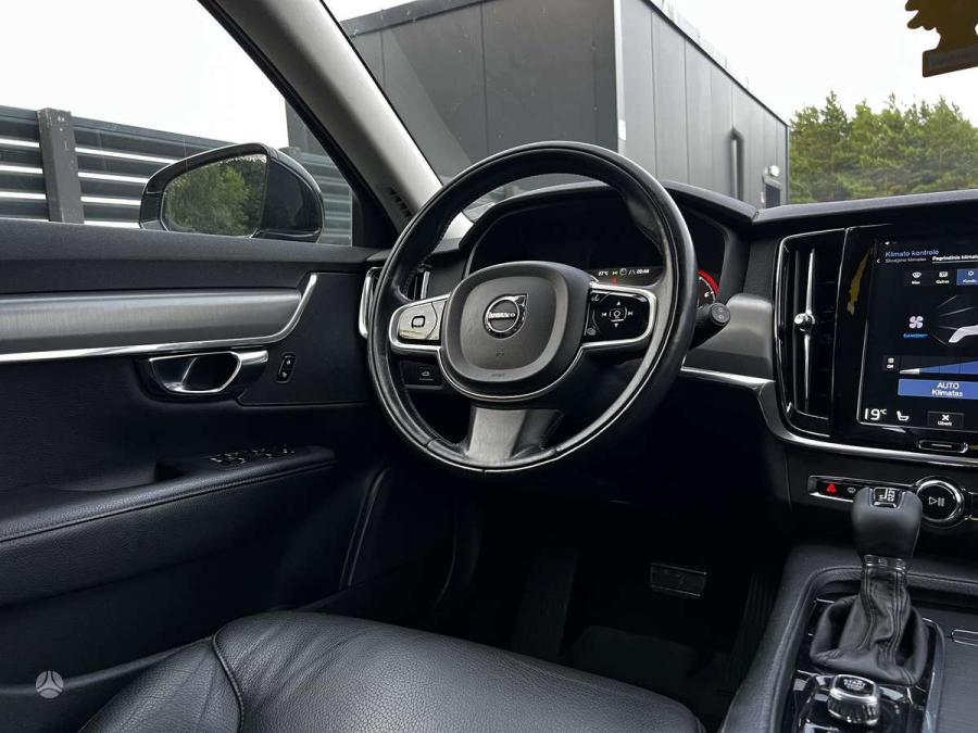 Melns Volvo V90 2019 Viļņa, ar dzinēja tilpumu 1.99 L un nobraukumu 500 tūkst. km par 8300 €, foto 25 vietnē AUTOMOTO.COM.LV