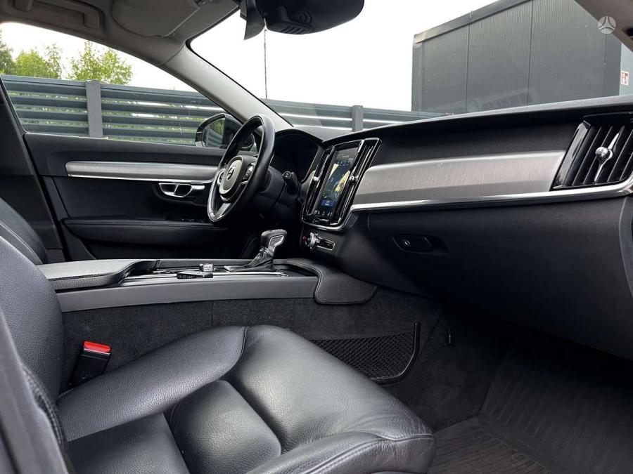 Melns Volvo V90 2019 Viļņa, ar dzinēja tilpumu 1.99 L un nobraukumu 500 tūkst. km par 8300 €, foto 28 vietnē AUTOMOTO.COM.LV