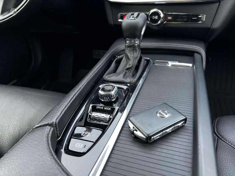 Melns Volvo V90 2019 Viļņa, ar dzinēja tilpumu 1.99 L un nobraukumu 500 tūkst. km par 8300 €, foto 29 vietnē AUTOMOTO.COM.LV