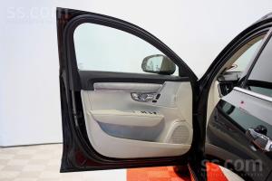 Black Volvo V90 2019 in Riga, with an engine capacity of 2.00 L and mileage of 206 thousand km for 21900 €, photo 8 on AUTOMOTO.COM.LV