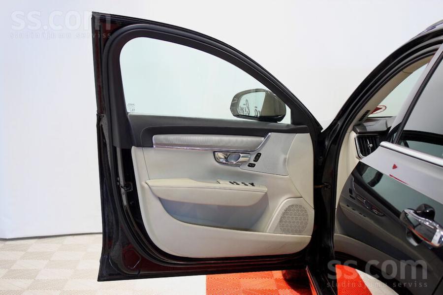Black Volvo V90 2019 in Riga, with an engine capacity of 2.00 L and mileage of 206 thousand km for 21900 €, photo 8 on AUTOMOTO.COM.LV