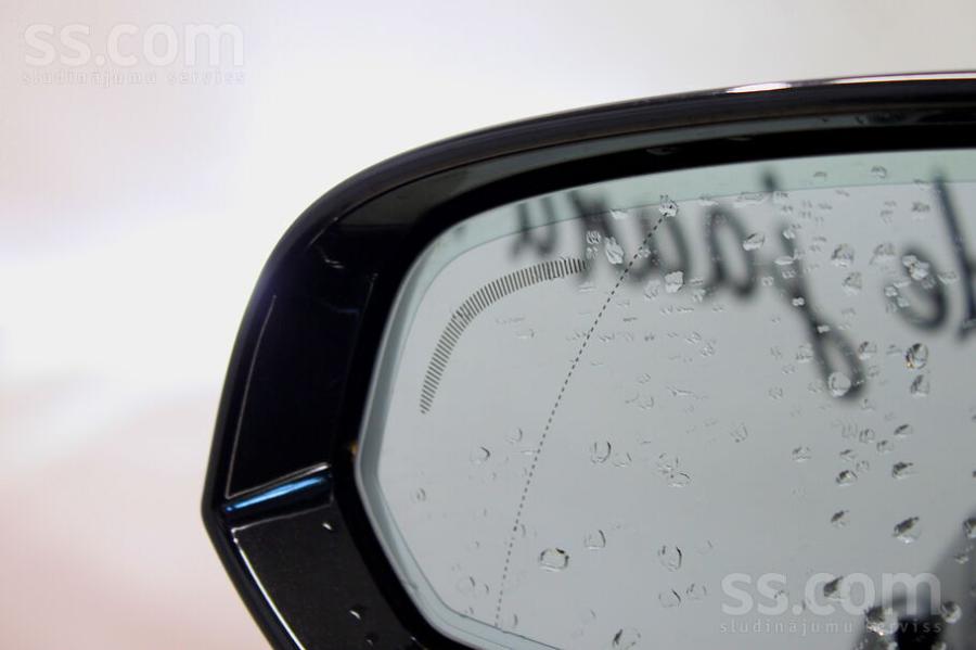 Black Volvo V90 2019 in Riga, with an engine capacity of 2.00 L and mileage of 206 thousand km for 21900 €, photo 9 on AUTOMOTO.COM.LV