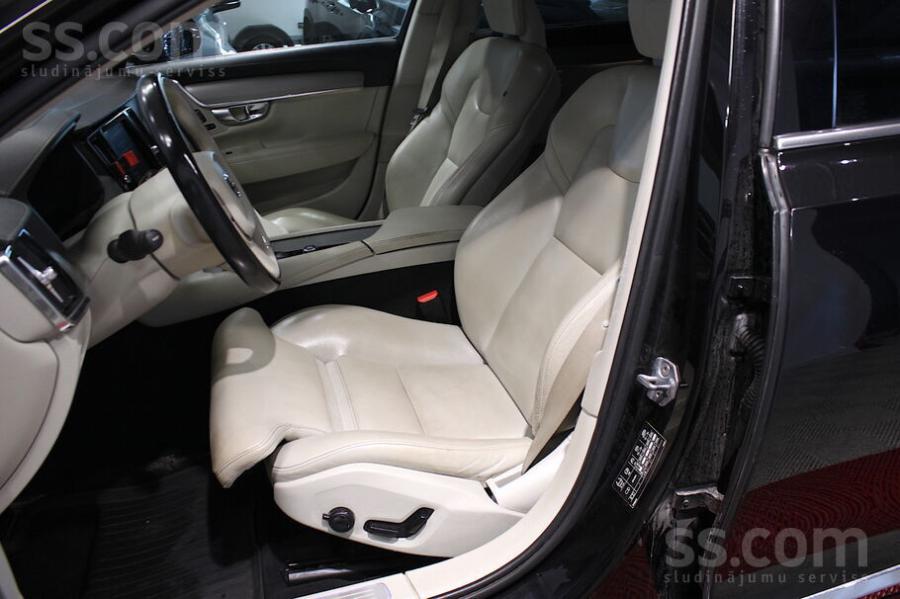 Black Volvo V90 2019 in Riga, with an engine capacity of 2.00 L and mileage of 206 thousand km for 21900 €, photo 11 on AUTOMOTO.COM.LV
