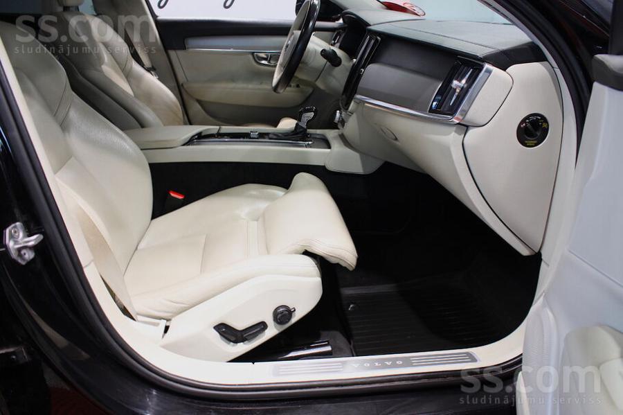 Black Volvo V90 2019 in Riga, with an engine capacity of 2.00 L and mileage of 206 thousand km for 21900 €, photo 24 on AUTOMOTO.COM.LV