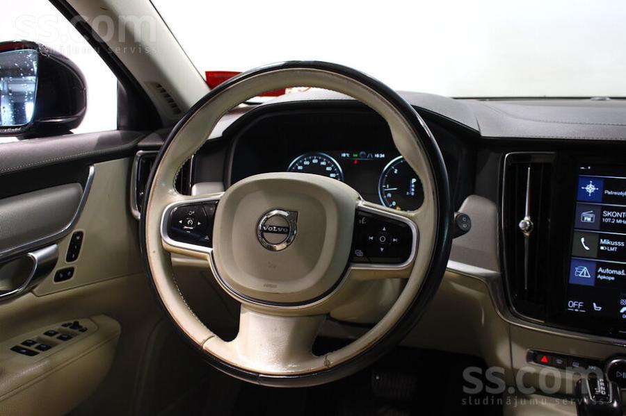 Black Volvo V90 2019 in Riga, with an engine capacity of 2.00 L and mileage of 206 thousand km for 21900 €, photo 28 on AUTOMOTO.COM.LV