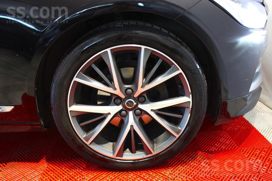 Black Volvo V90 2019 in Riga, with an engine capacity of 2.00 L and mileage of 206 thousand km for 21900 €, photo 36 on AUTOMOTO.COM.LV