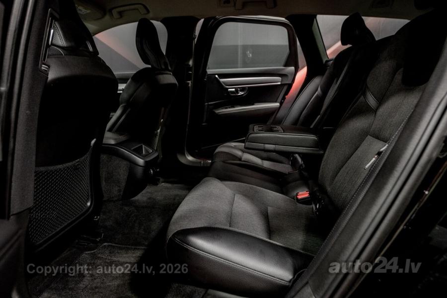 Black Volvo V90 2019 in Parnu, with an engine capacity of 2.00 L and mileage of 175 thousand km for 17990 €, photo 16 on AUTOMOTO.COM.LV