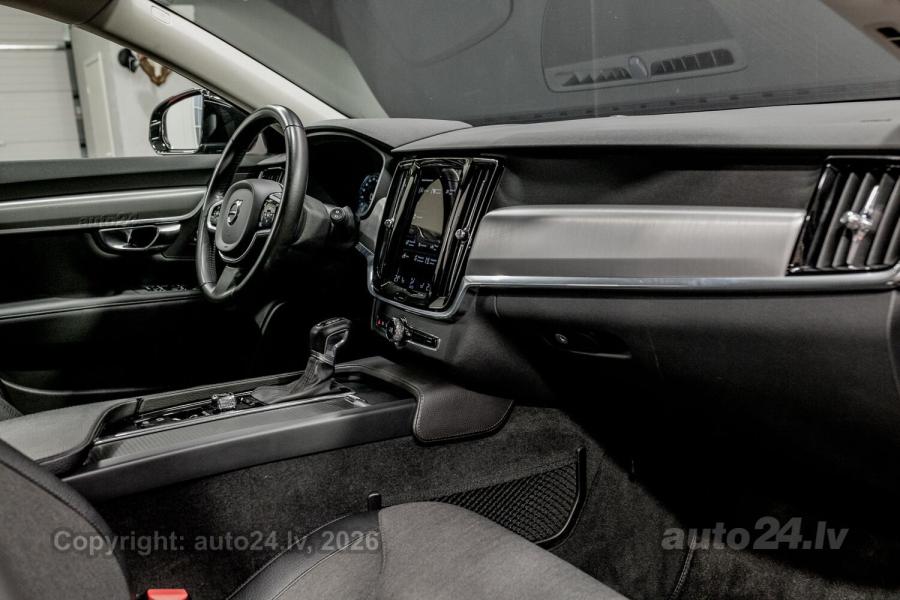 Black Volvo V90 2019 in Parnu, with an engine capacity of 2.00 L and mileage of 175 thousand km for 17990 €, photo 22 on AUTOMOTO.COM.LV