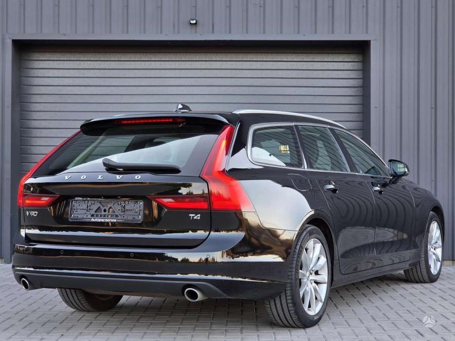 Black Volvo V90 2019 in Kaunas, with an engine capacity of 2.00 L and mileage of 270 thousand km for 15999 €, photo 4 on AUTOMOTO.COM.LV