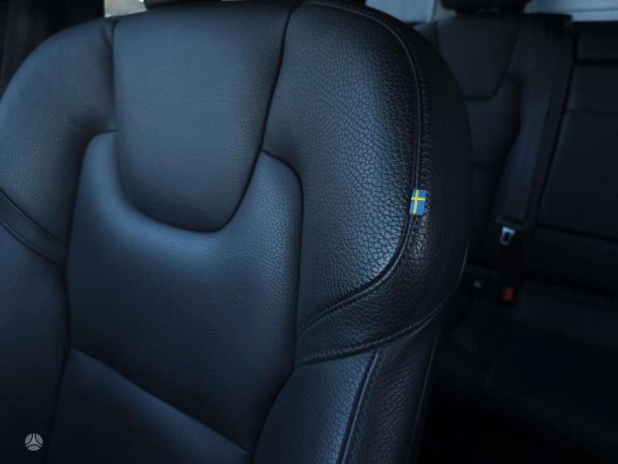 Black Volvo V90 2019 in Kaunas, with an engine capacity of 2.00 L and mileage of 270 thousand km for 15999 €, photo 11 on AUTOMOTO.COM.LV