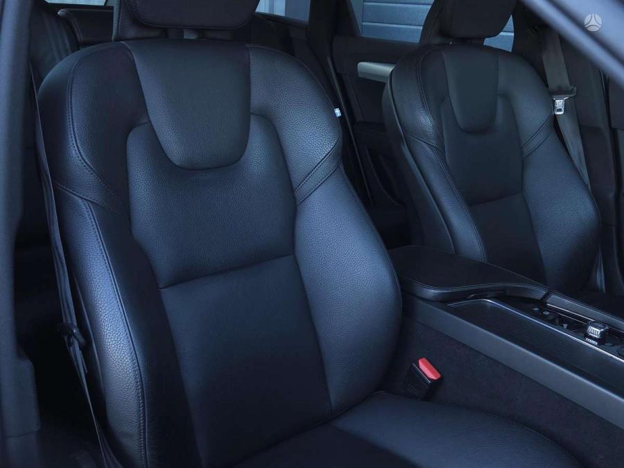 Black Volvo V90 2019 in Kaunas, with an engine capacity of 2.00 L and mileage of 270 thousand km for 15999 €, photo 13 on AUTOMOTO.COM.LV