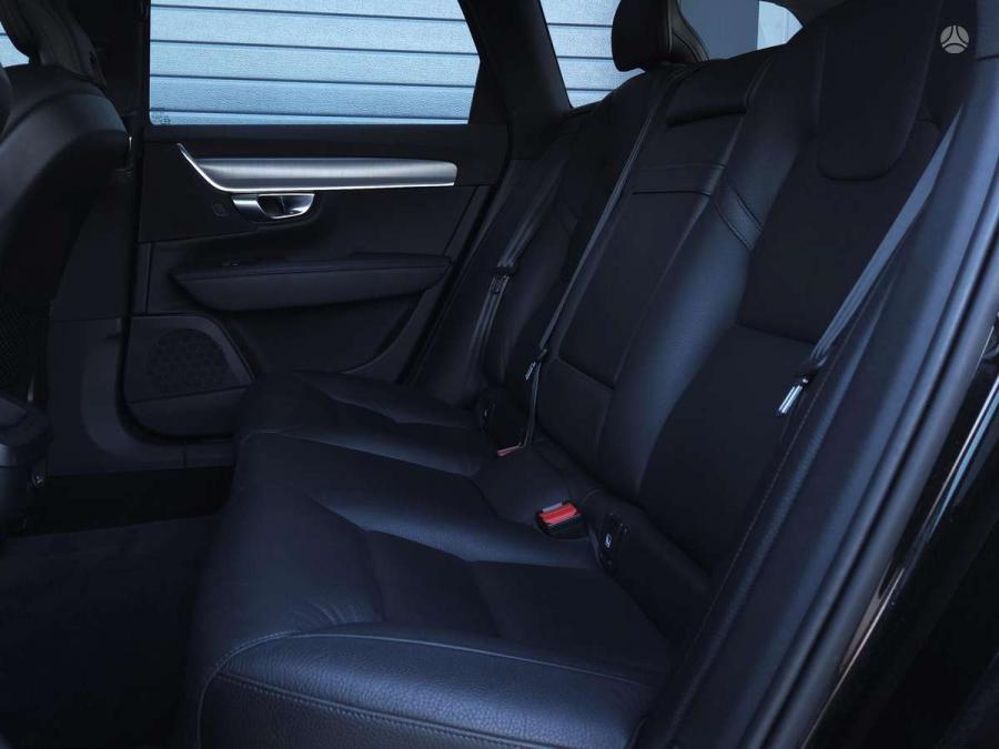 Black Volvo V90 2019 in Kaunas, with an engine capacity of 2.00 L and mileage of 270 thousand km for 15999 €, photo 15 on AUTOMOTO.COM.LV