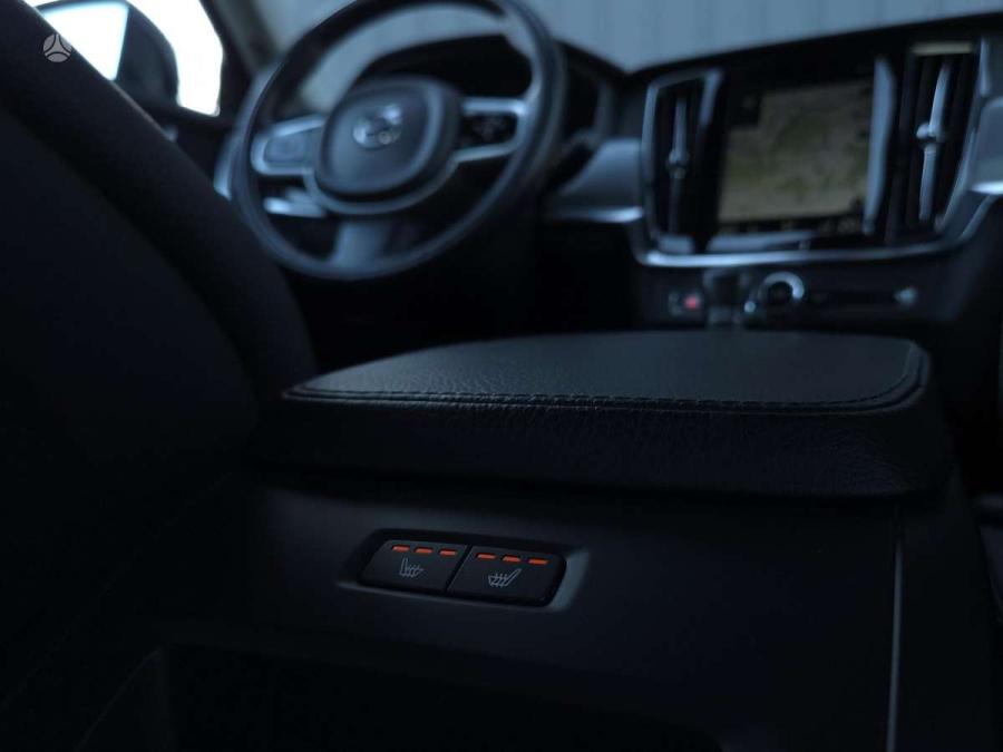 Black Volvo V90 2019 in Kaunas, with an engine capacity of 2.00 L and mileage of 270 thousand km for 15999 €, photo 16 on AUTOMOTO.COM.LV