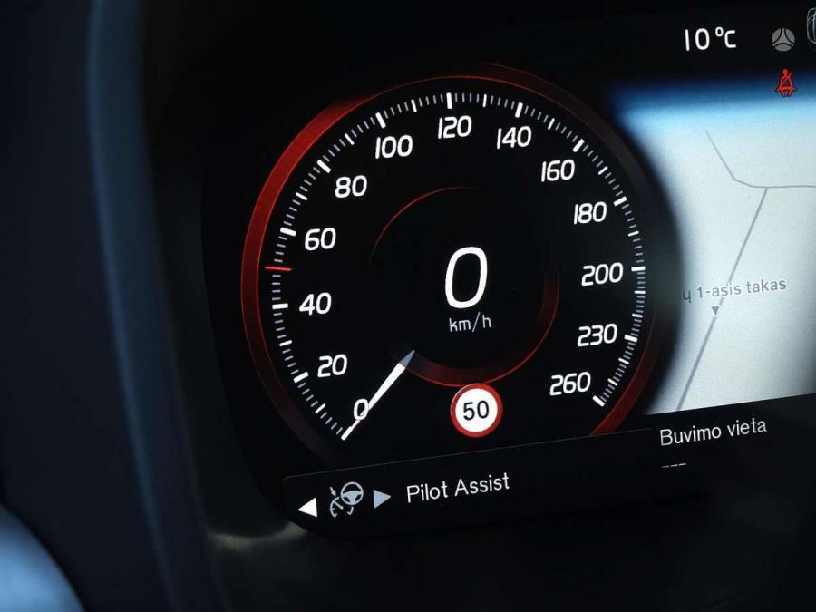 Black Volvo V90 2019 in Kaunas, with an engine capacity of 2.00 L and mileage of 270 thousand km for 15999 €, photo 18 on AUTOMOTO.COM.LV