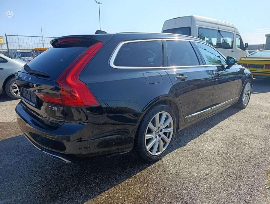 Black Volvo V90 2019 in Marijampole, with an engine capacity of 1.97 L and mileage of 257 thousand km for 8700 €, photo 3 on AUTOMOTO.COM.LV