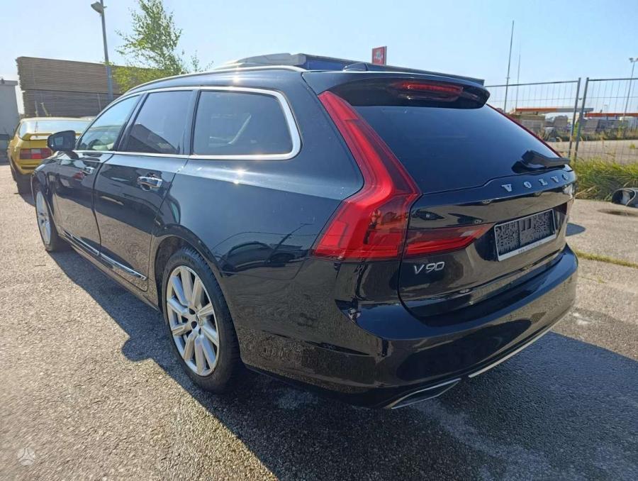 Black Volvo V90 2019 in Marijampole, with an engine capacity of 1.97 L and mileage of 257 thousand km for 8700 €, photo 7 on AUTOMOTO.COM.LV